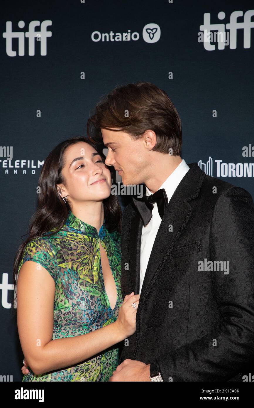 Isabel Machado, Christopher Briney nehmen an der Abschlussnacht-Gala ...