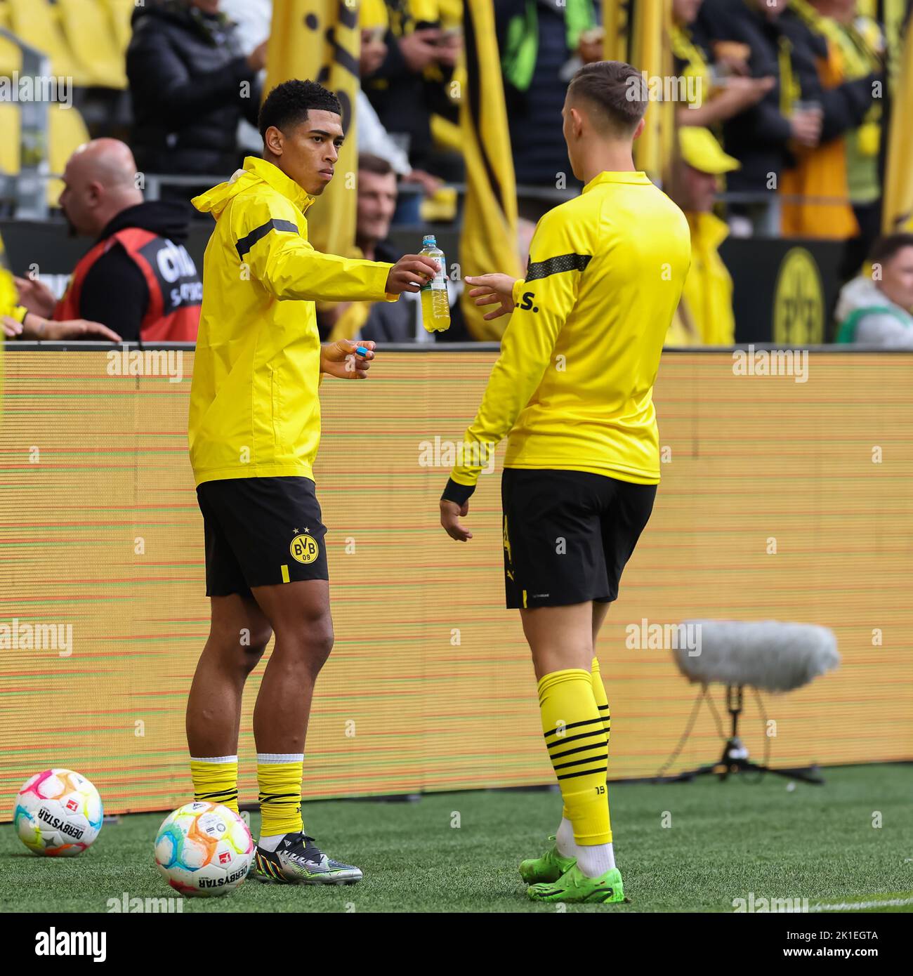 DORTMUND, DEUTSCHLAND - 17. SEPTEMBER: Jude Bellingham von Borussia ...