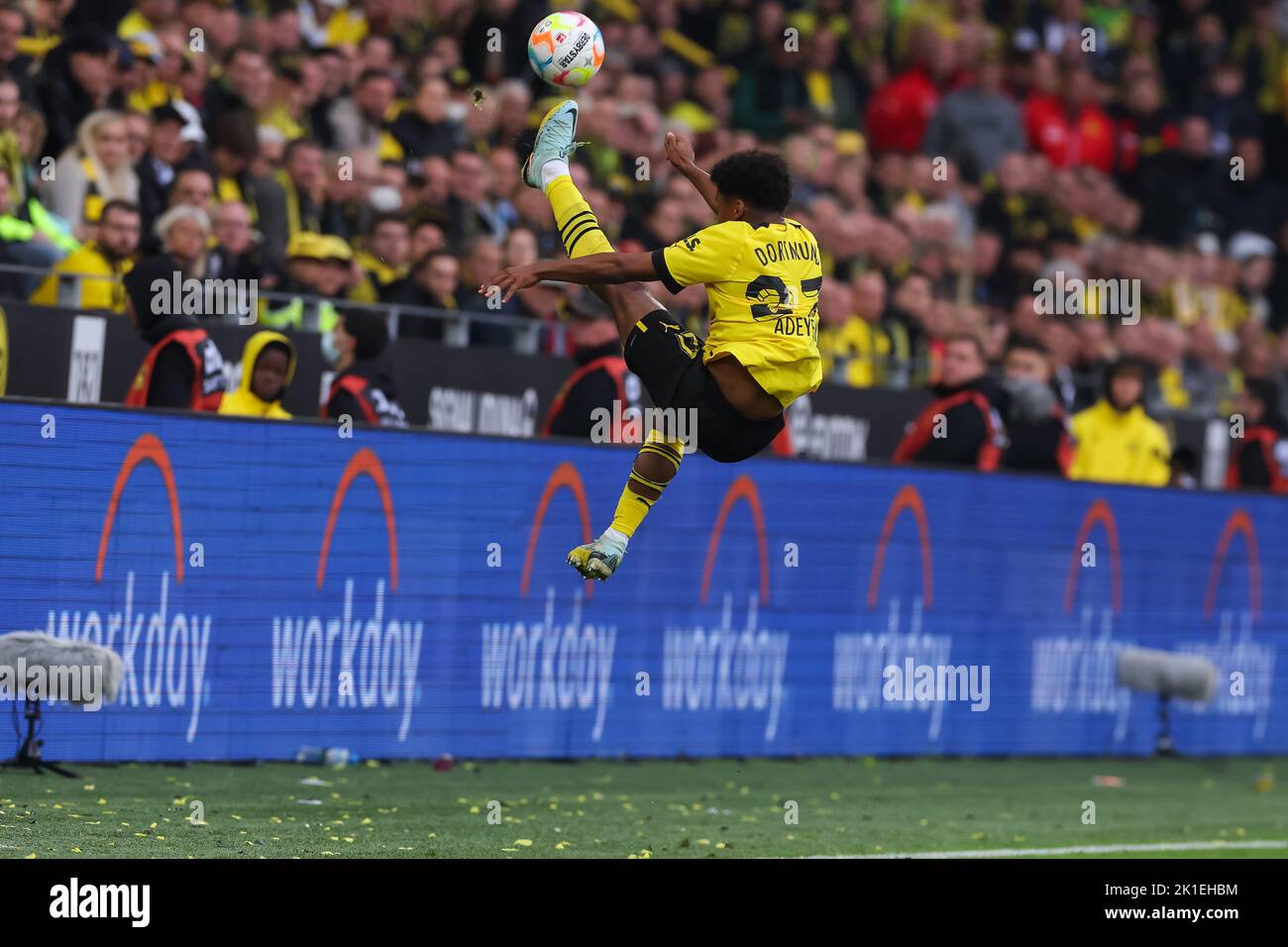 DORTMUND, DEUTSCHLAND - 17. SEPTEMBER: Karim David Adeyemi von Borussia ...