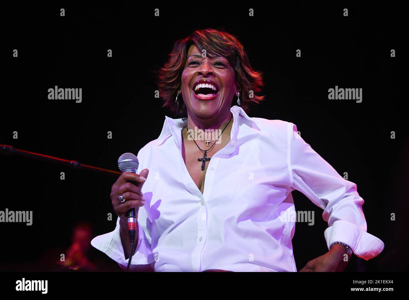 Gwen Dickey auf der Giants of Soul Tour im Sheffield City Hall ...
