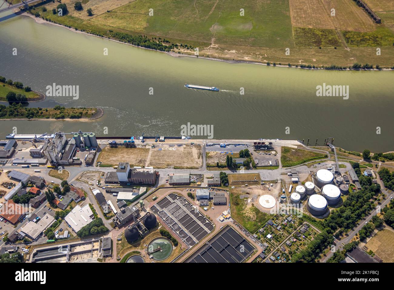 Luftaufnahme, Hafen Wesel mit Mündung der Lippe in den Rhein ...