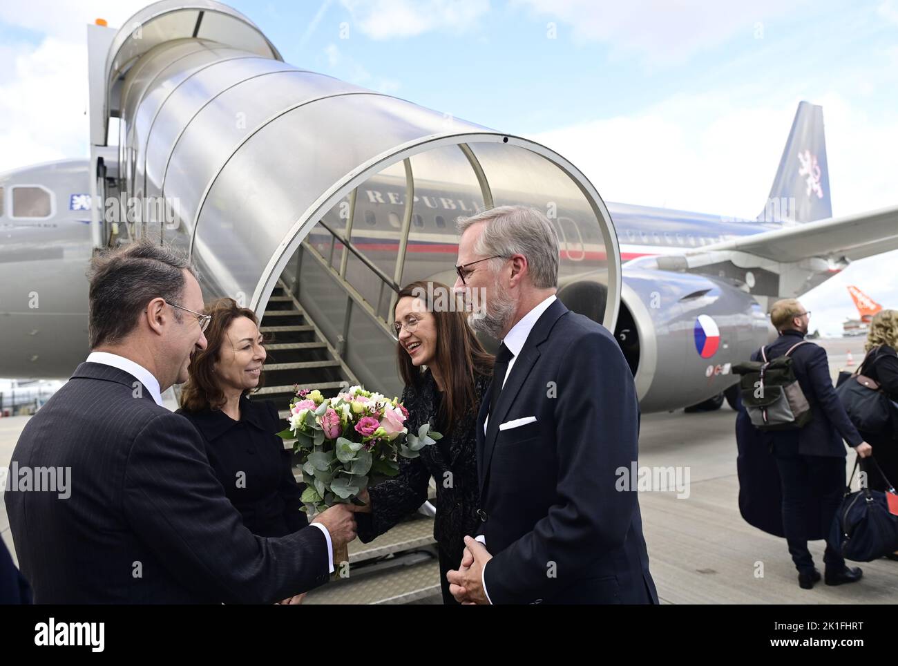 Elizabeth iis beerdigung -Fotos und -Bildmaterial in hoher Auflösung ...