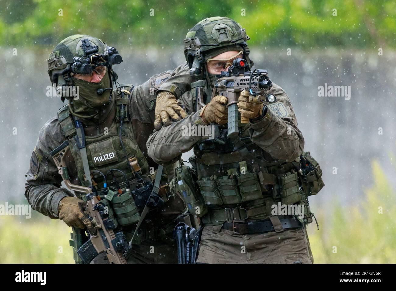 Berlin/Deutschland - 18. September 2022: Taktische Einheiten der ...