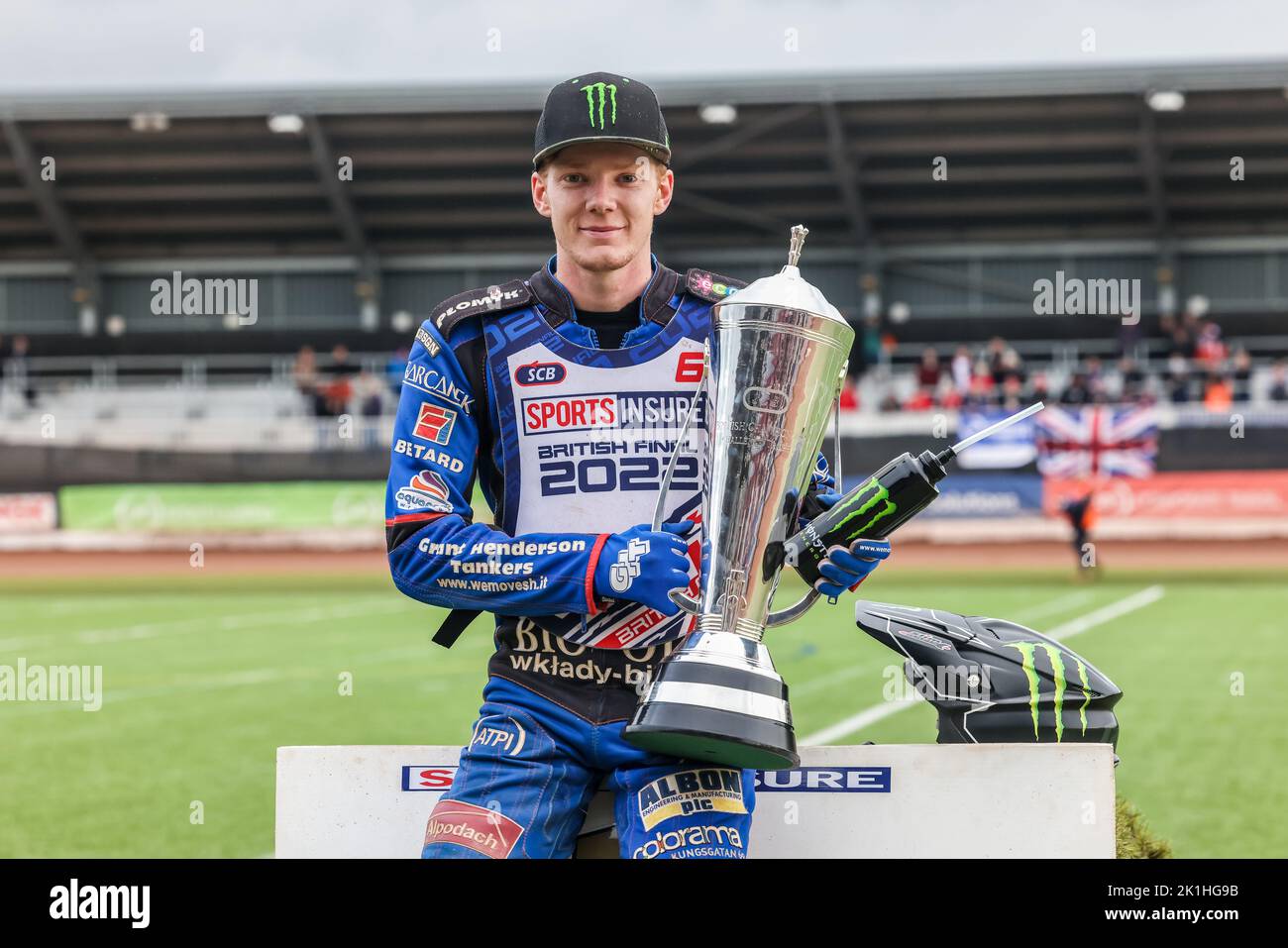 Daniel Bewley mit der Trophäe. 2022 britischer Speedway-Champion ...