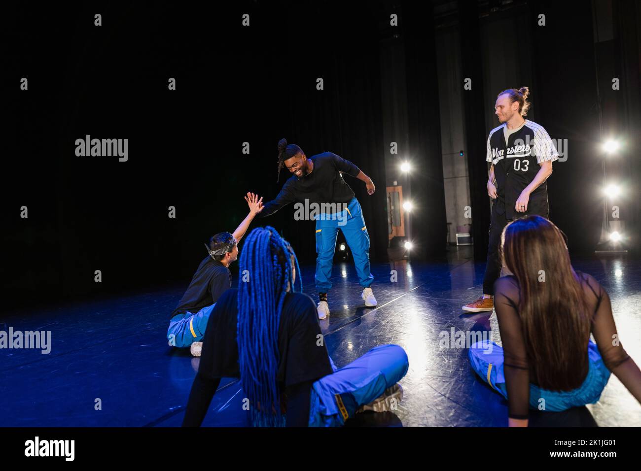 Hip hop theater -Fotos und -Bildmaterial in hoher Auflösung – Alamy