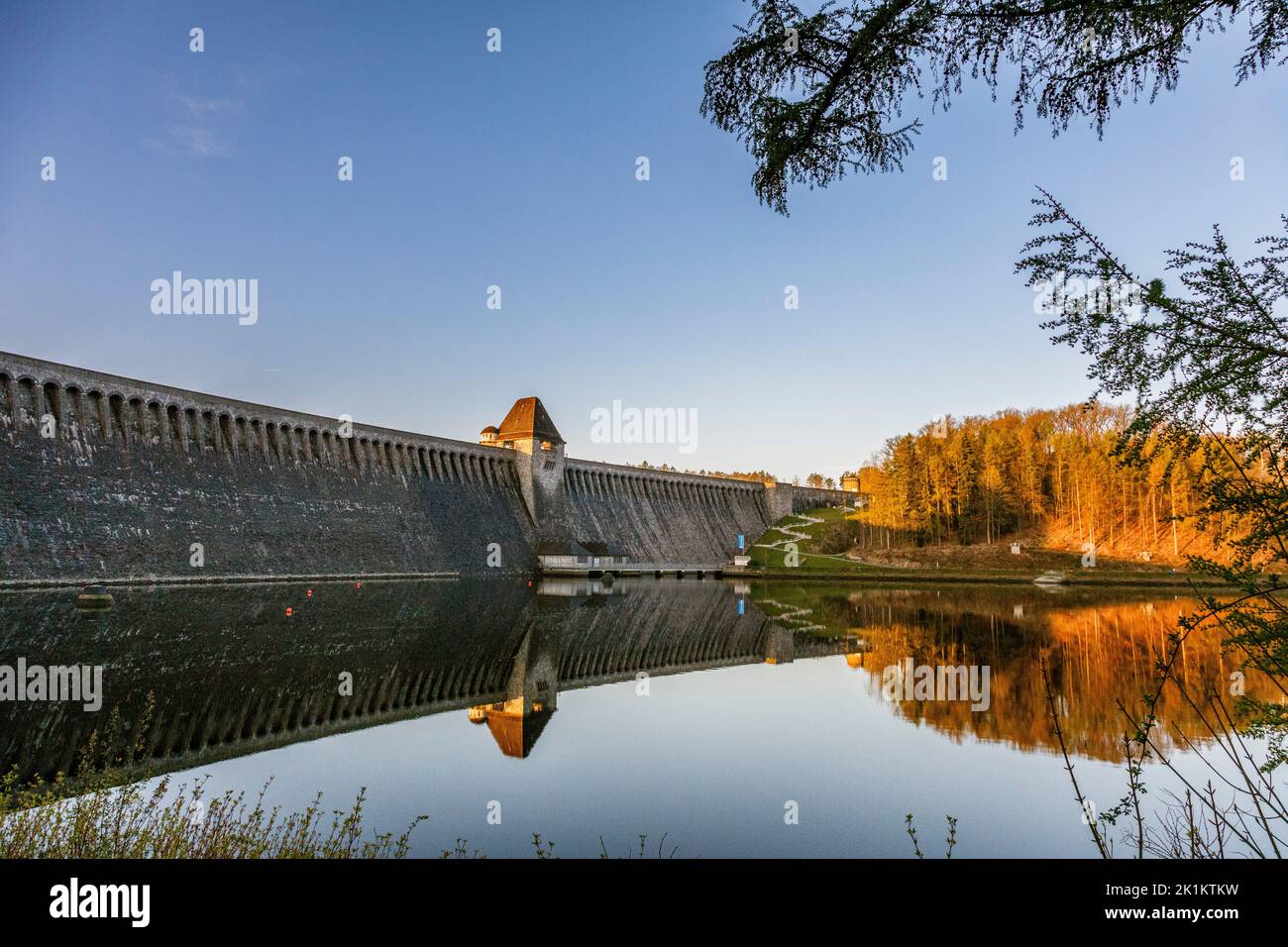 Staudamm des wasserkraftwerks -Fotos und -Bildmaterial in hoher ...