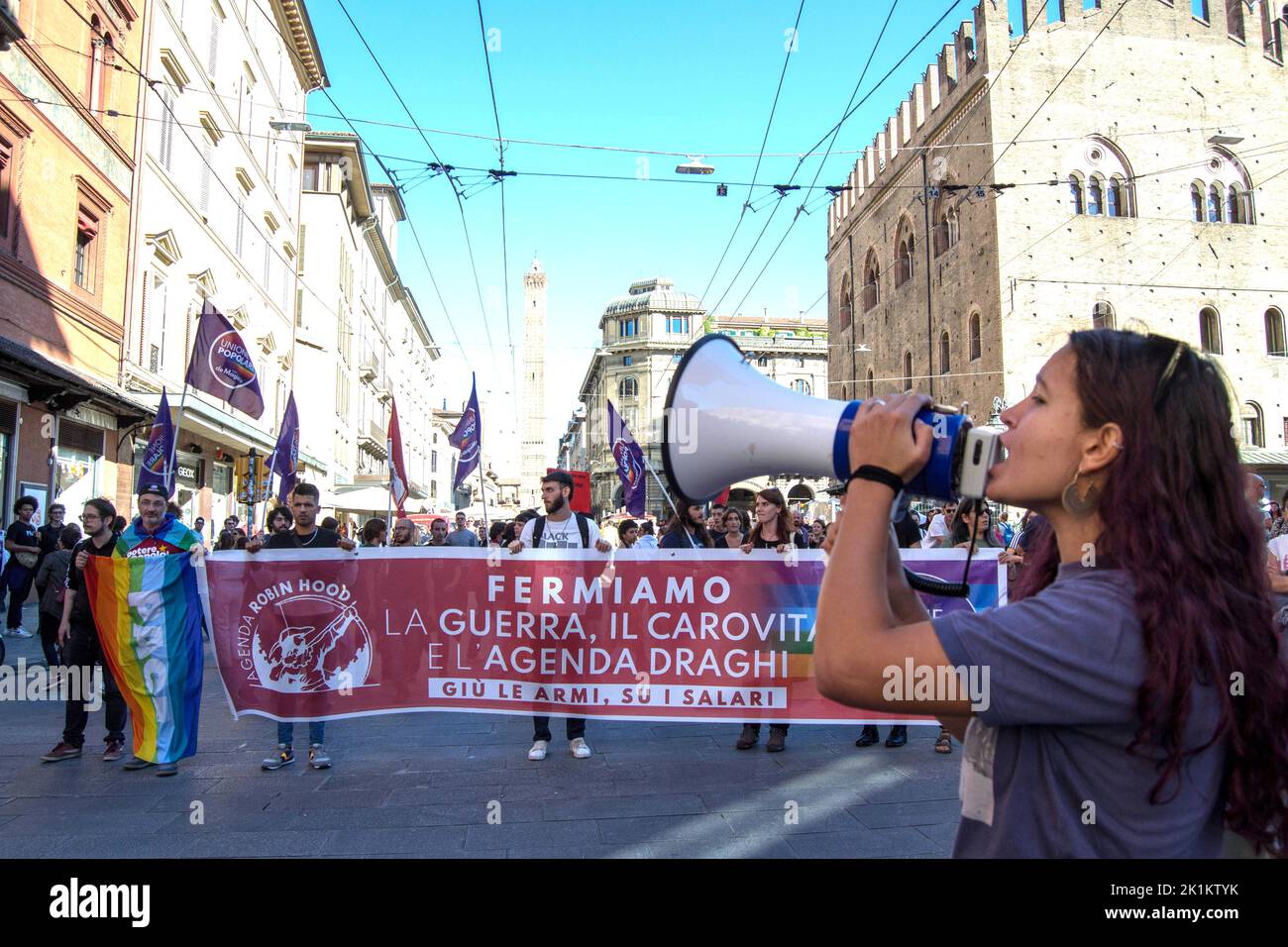 Bologna, Italien, Italien. 18. September 2022. Marsch in Bologna gegen ...
