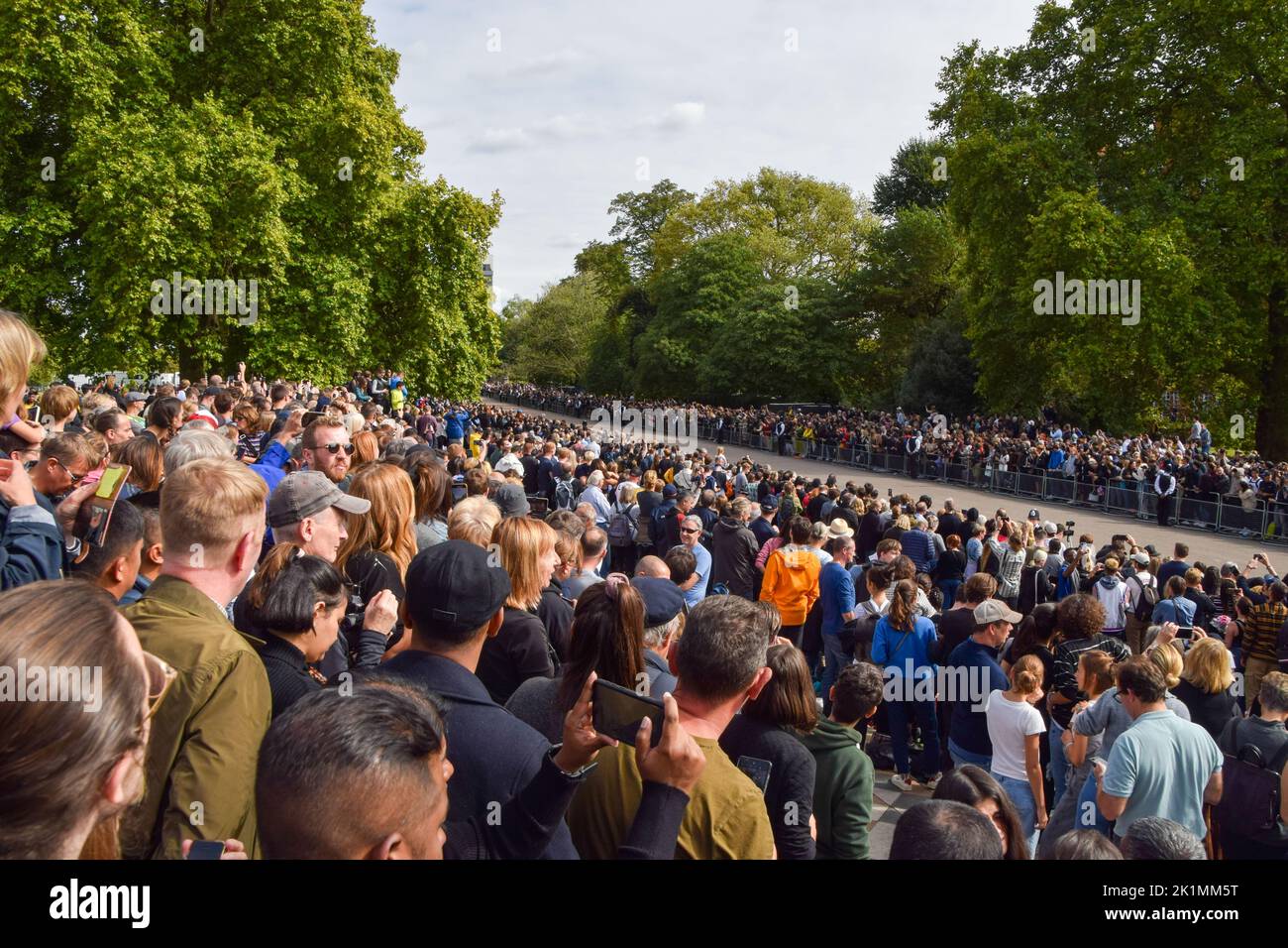 London, England, Großbritannien. 19. September 2022. Menschenmassen ...