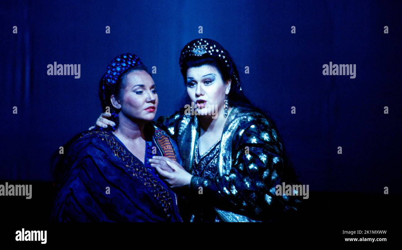 l-r: Cheryl Studer (Aida), Luciana D’Intino (Amneris) in AIDA von ...