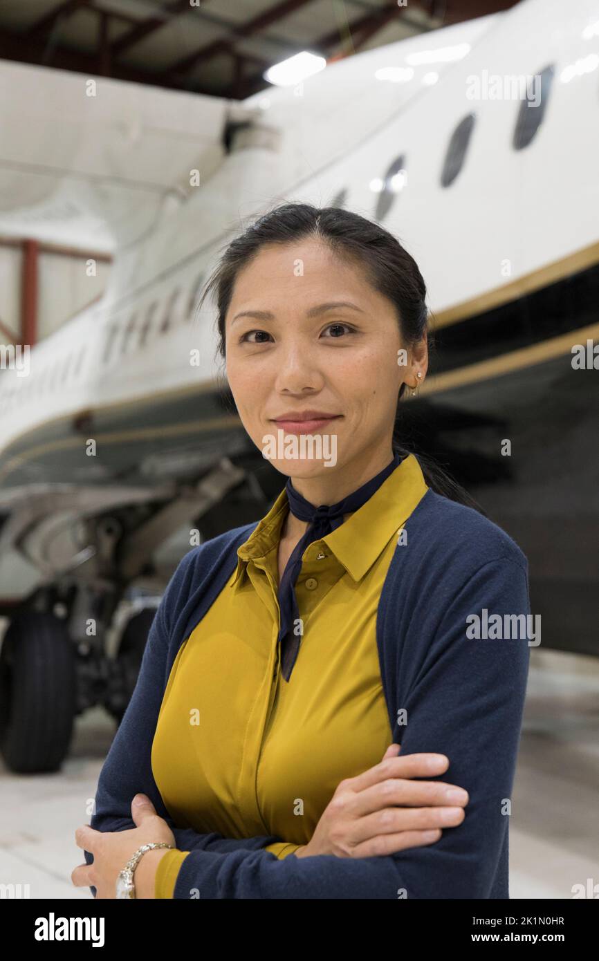 Weibliche flugbegleiterin -Fotos und -Bildmaterial in hoher Auflösung ...