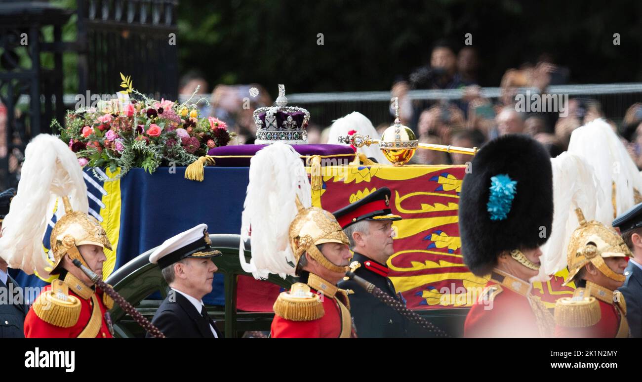 Queen elizabeth sargprozession -Fotos und -Bildmaterial in hoher ...