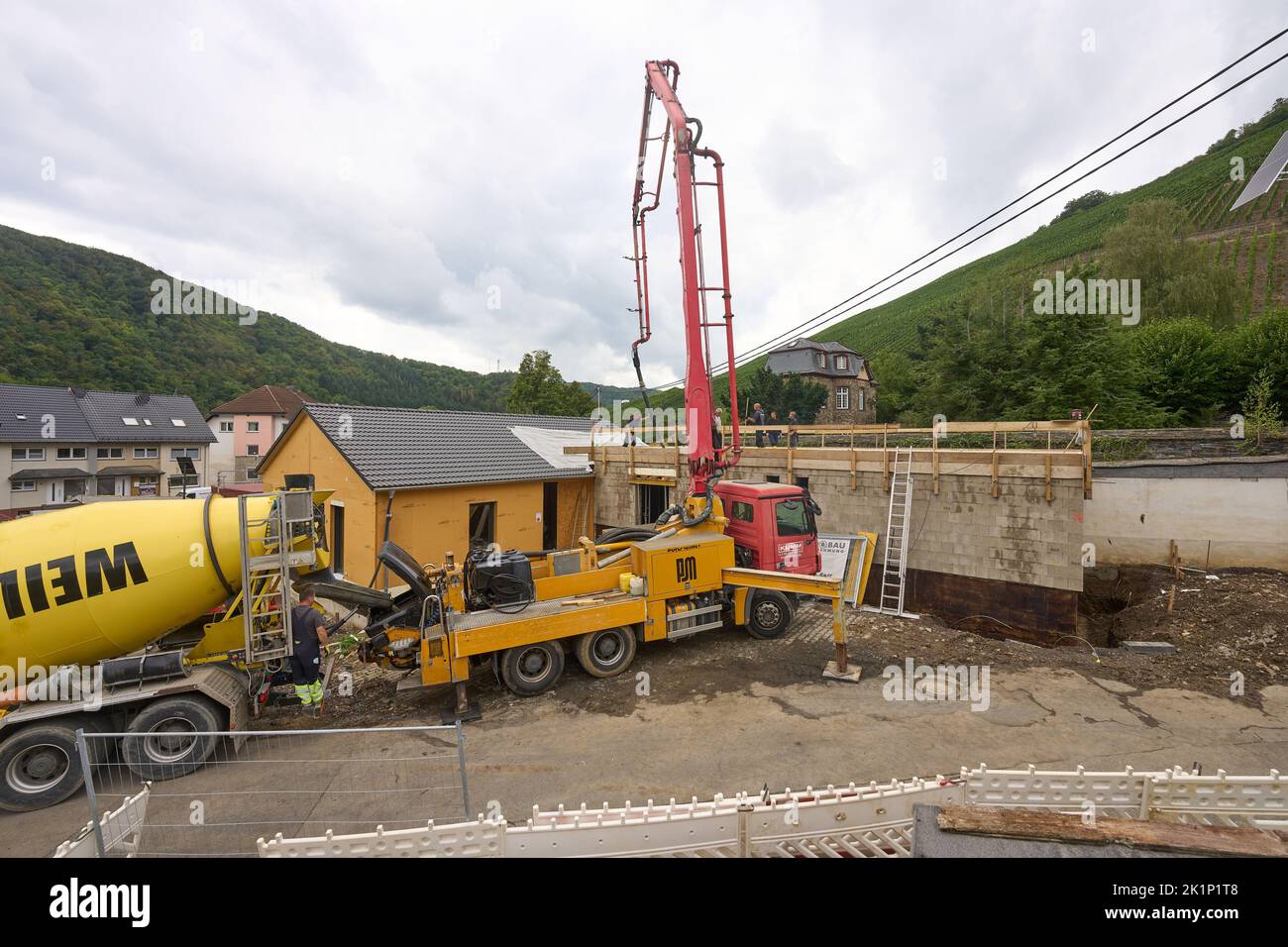 Marienthal, Deutschland. 15. September 2022. Die Arbeiter gießen Beton ...