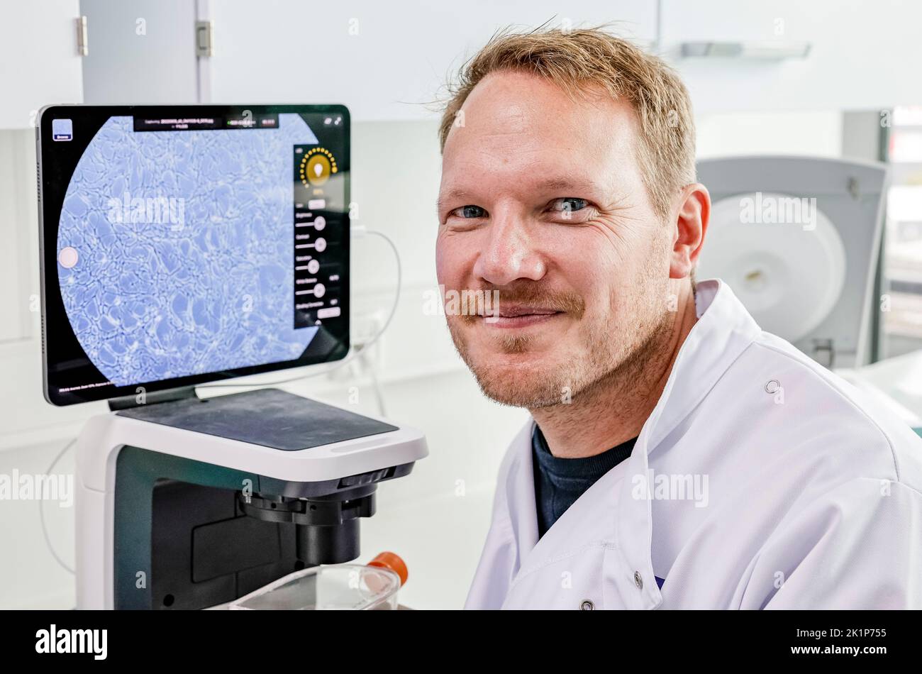 PRODUKTION - 09. September 2022, Schleswig-Holstein, Lübeck: Sebastian ...