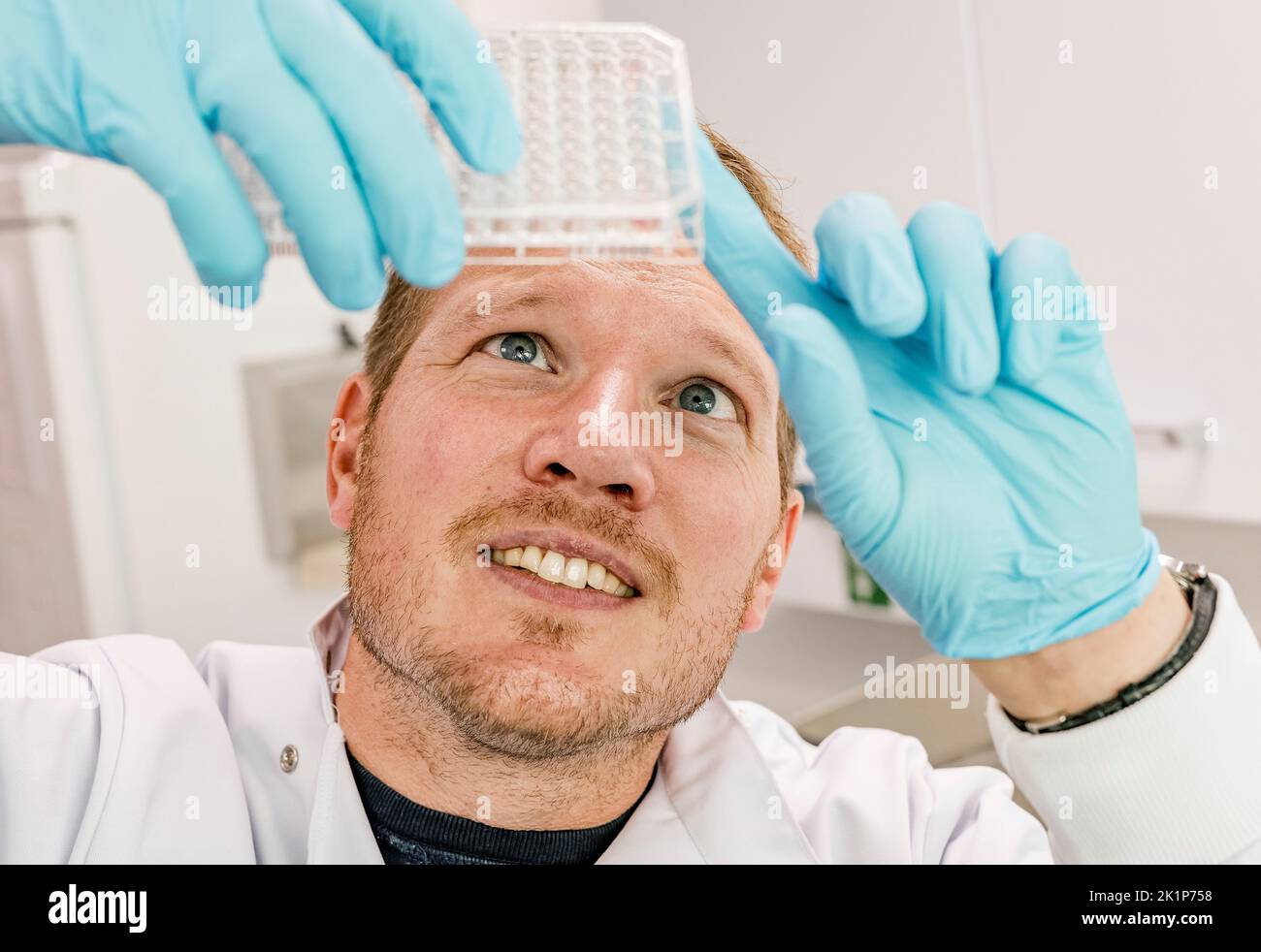 PRODUKTION - 09. September 2022, Schleswig-Holstein, Lübeck: Sebastian ...