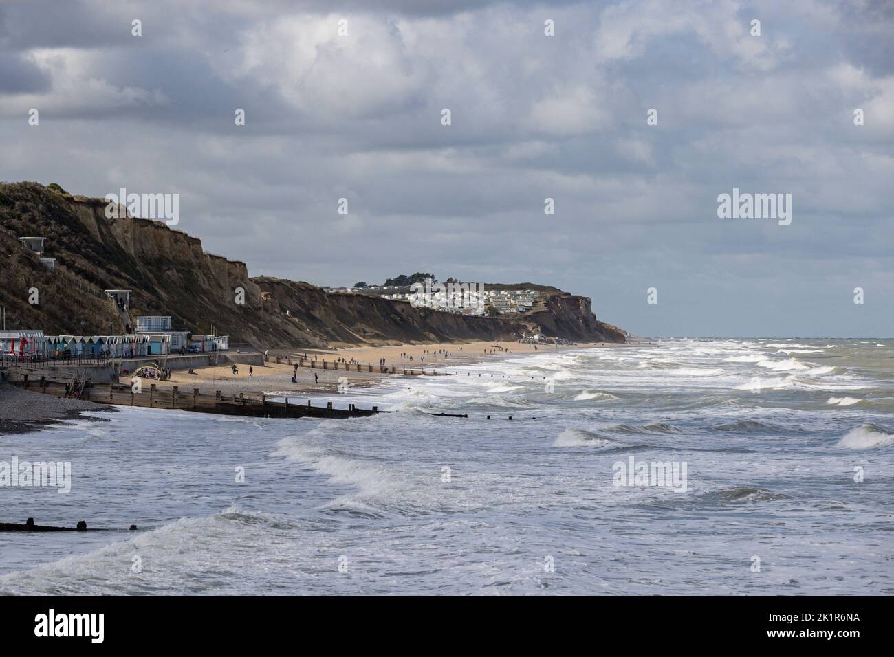Die Küste ist nördlich des Cromer Pier in Richtung Seaview Caravan Park ...
