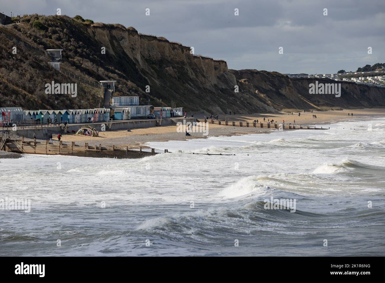Die Küste ist nördlich des Cromer Pier in Richtung Seaview Caravan Park ...