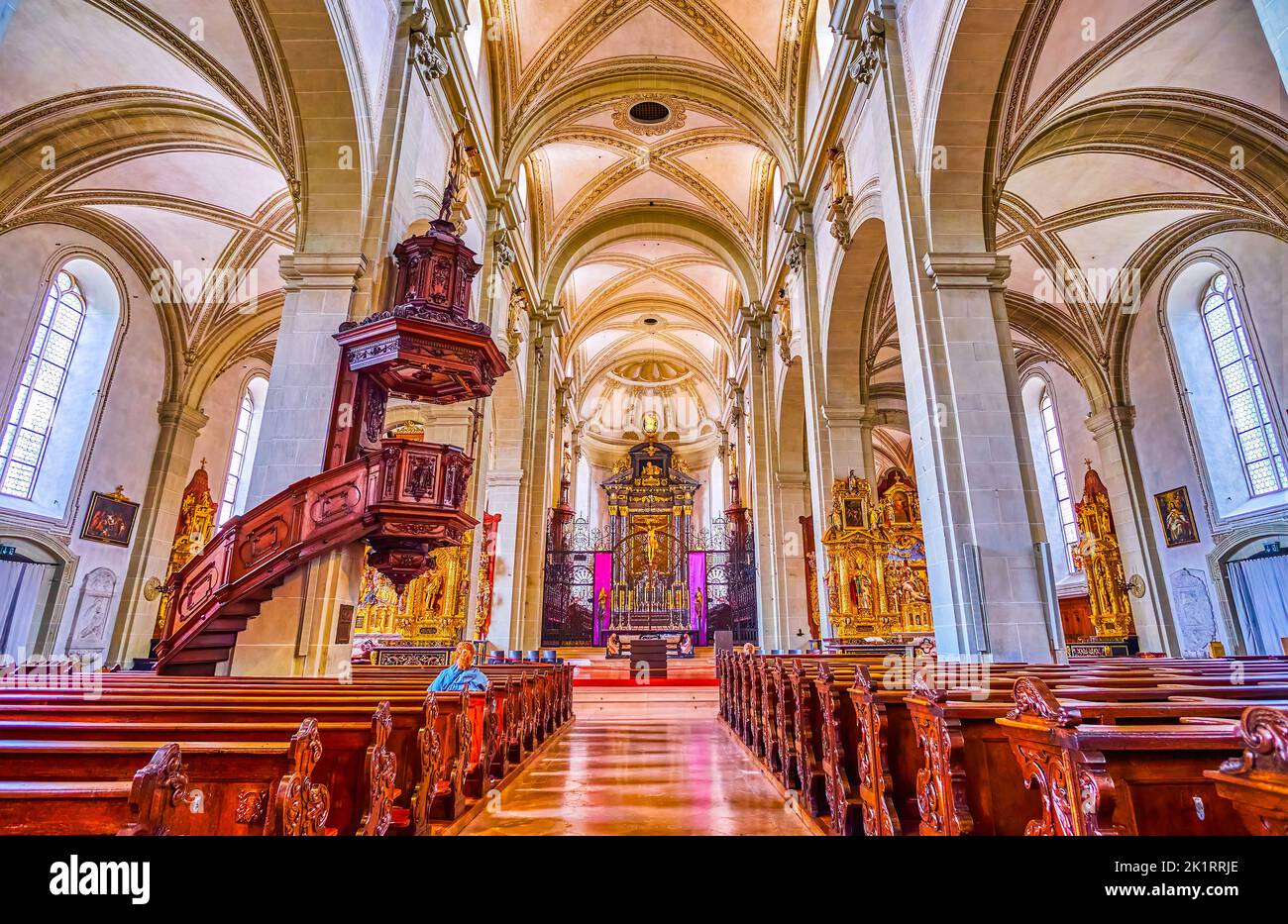 LUZERN, SCHWEIZ - 30. MÄRZ 2022: Kirche St. Leodegar Parich, am 30 ...