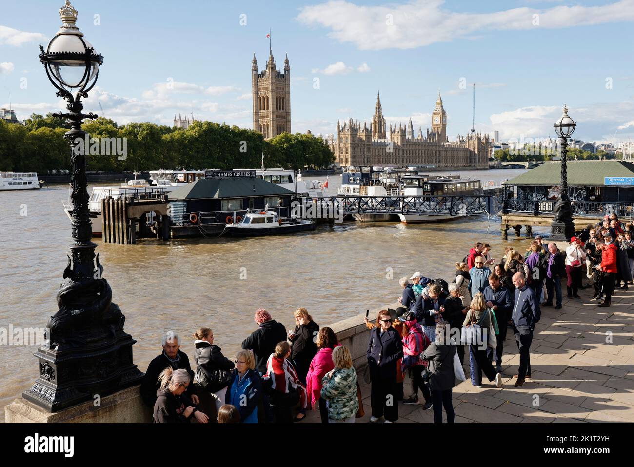 Trauergäste von queen elizabeth ii -Fotos und -Bildmaterial in hoher ...
