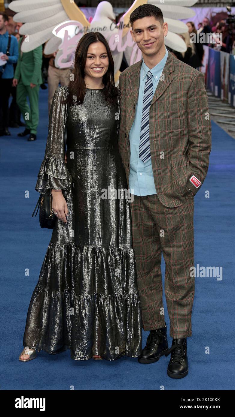 Sep 20, 2022 - London, England, UK - Annie O'Hara und Archie Renaux ...