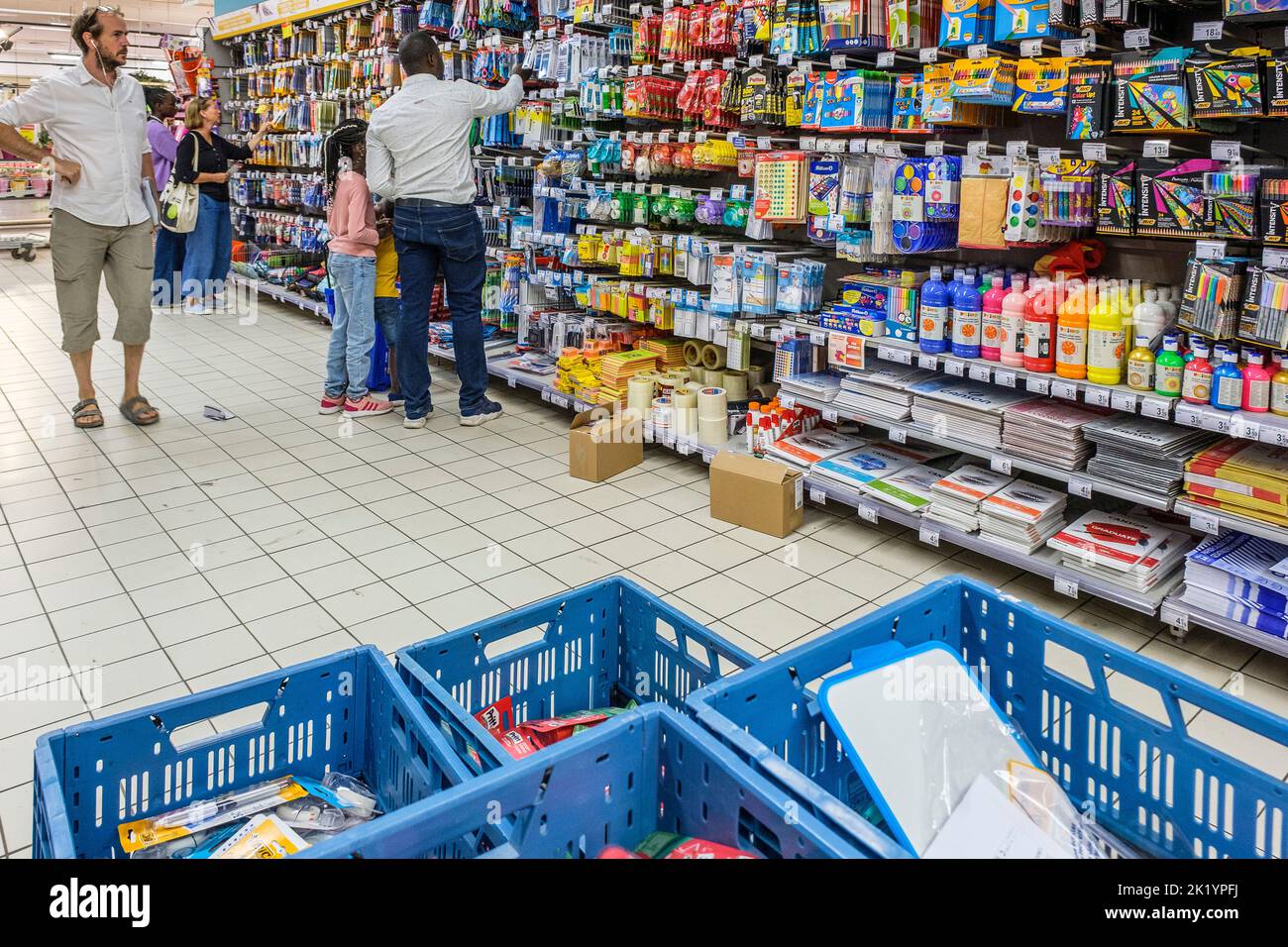 Fournitures scolaires -Fotos und -Bildmaterial in hoher Auflösung – Alamy