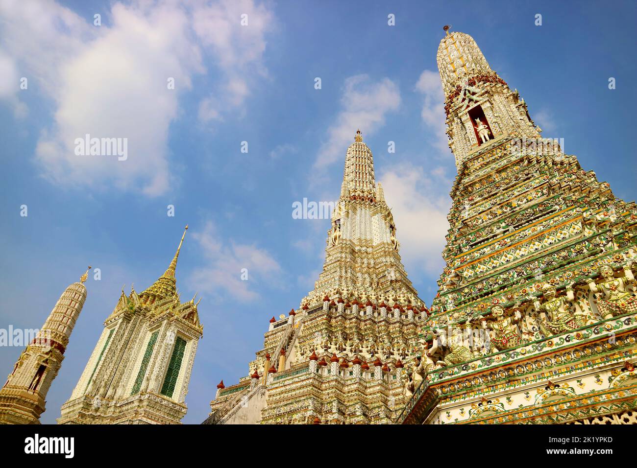 Phraprang Wat Arun, die ikonischen Heiligen Türme des Tempels der ...
