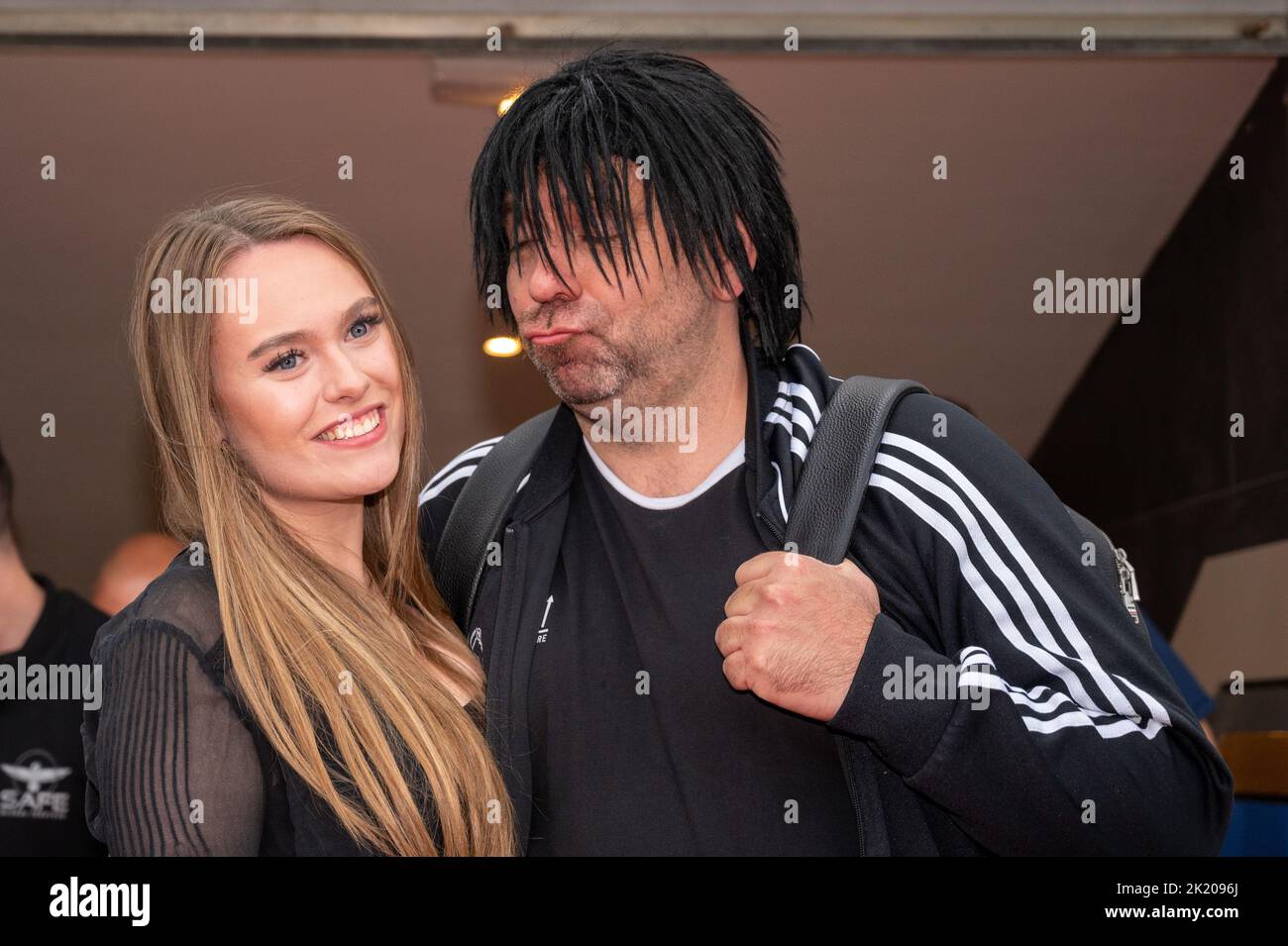 PALMA, SPANIEN - APRIL 21 2022 : Nina Reh und ikke Hüftgold bei ...