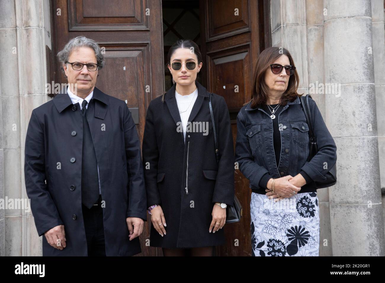 Molly Russell Inquest. Ian Russell, mit Frau und Mutter Janet, mit ...