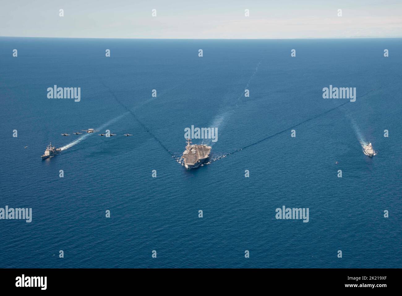 220919-N-KL637-1096 ADRIA (SEPT 19, 2022) die Nimitz-Klasse ...