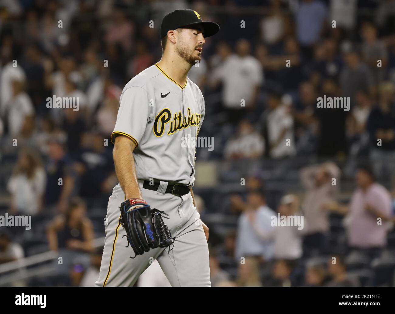 Eric Stout, Pittsburgh Pirates Pitcher, tritt vom Spielfeld, nachdem er ...
