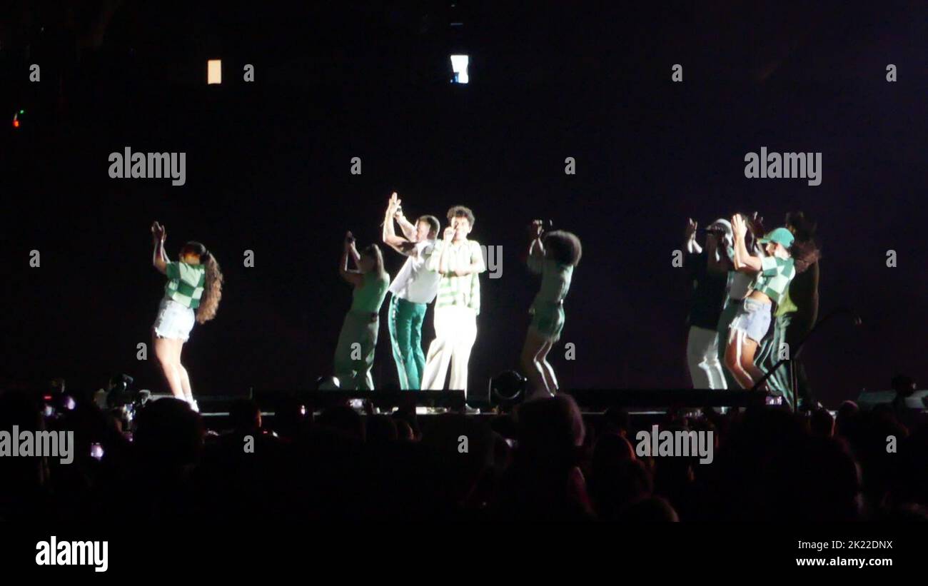 Maniac singer -Fotos und -Bildmaterial in hoher Auflösung – Alamy