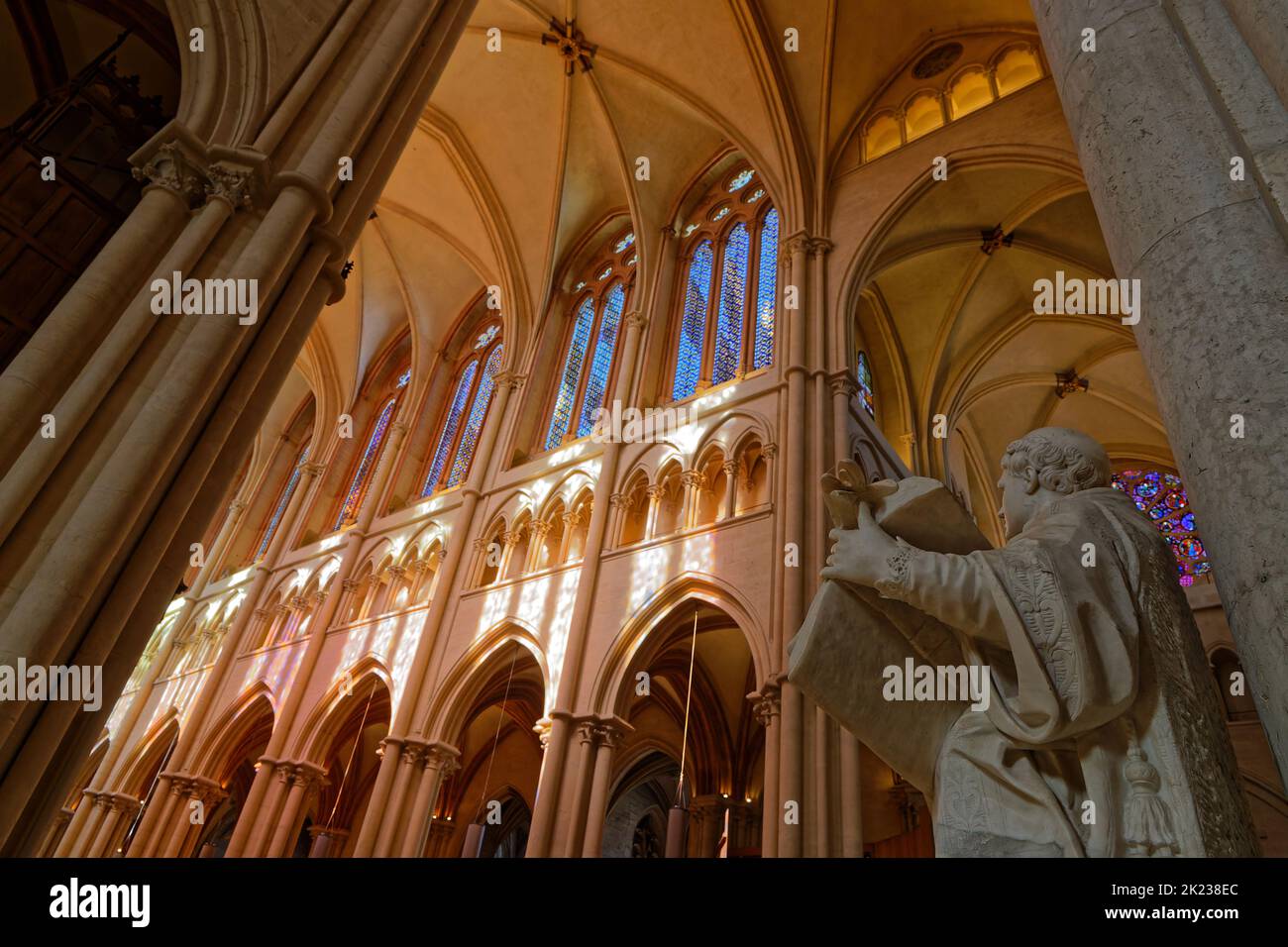 LYON, FRANKREICH, 21. September 2022 : im Inneren der Kathedrale Saint-Jean, im Herzen des ...