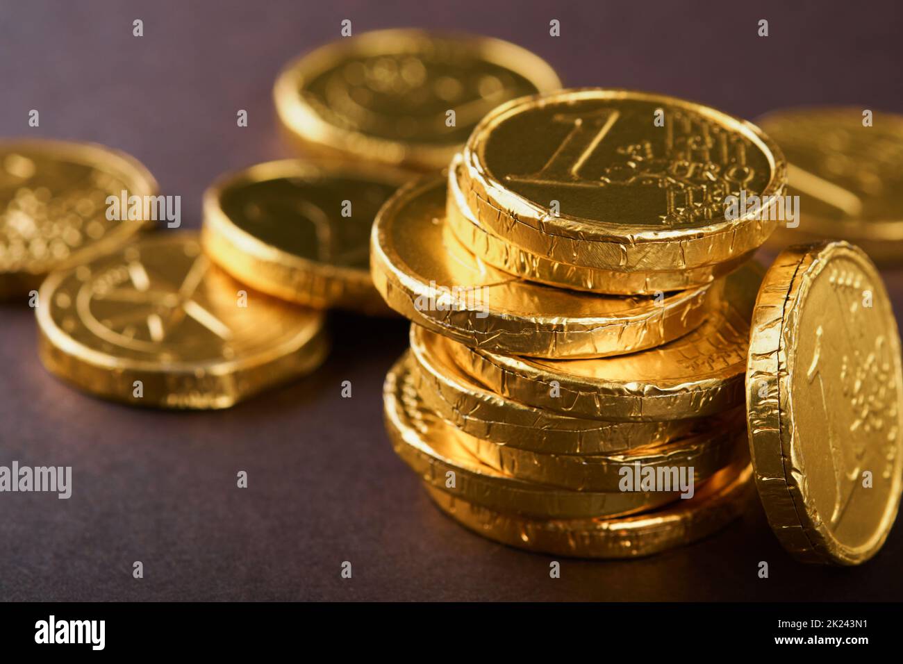 Schokoladenmünze. Hintergründe von Schokolade Euro-Münze Geld auf ...