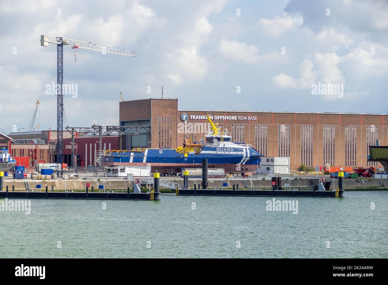 Amsterdam, Niederlande - September, 2022: Frachtschiff mit Containern ...