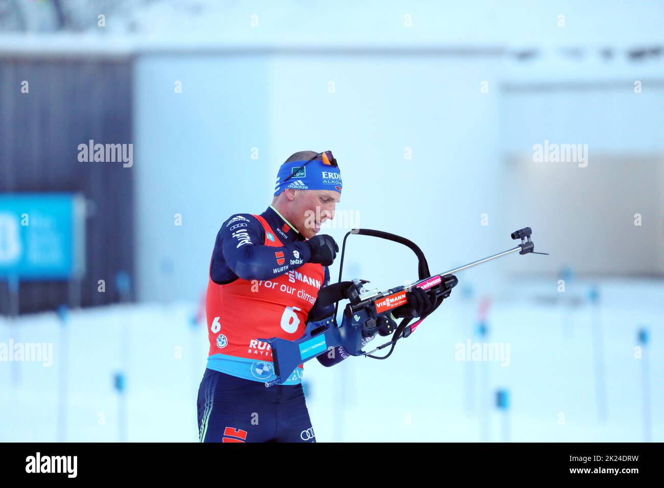 Erik Lesser (Frankenhain /Deutschland) hantiert an seinem Gewebe am ...
