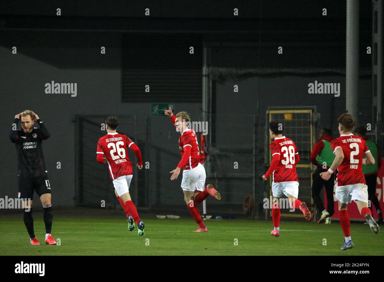 Eng beisammen -Fotos und -Bildmaterial in hoher Auflösung – Alamy