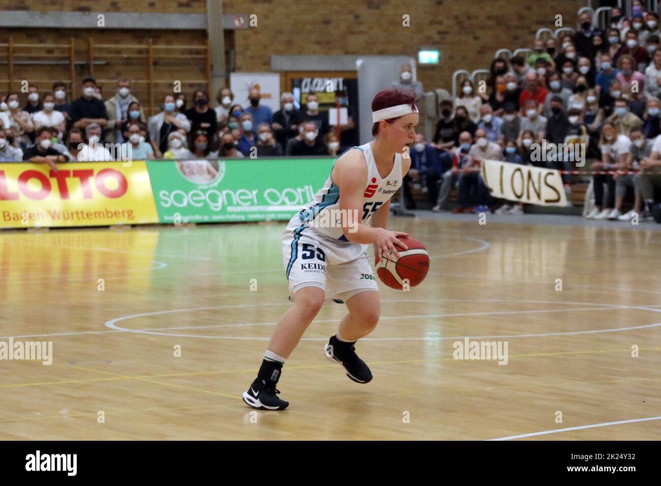 Pauline Mayer (USC Eisvögel Freiburg) im Spiel der 1.BBL Damen 2021/ ...