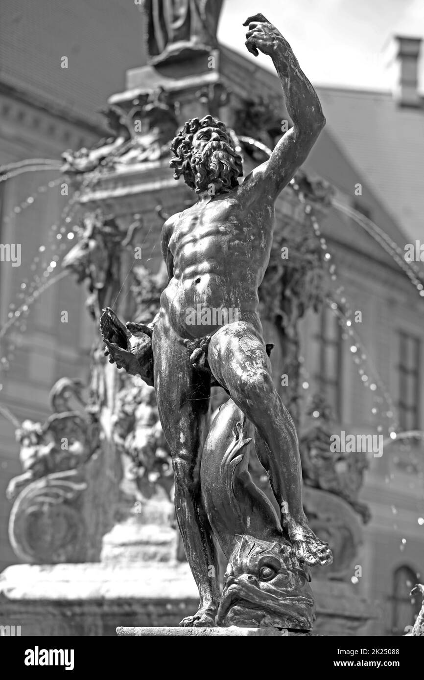 'Poseidon' oder 'Neptun' Skulptur am Monumentalbrunnen im Brunnenhof der Münchner Residenz von ...
