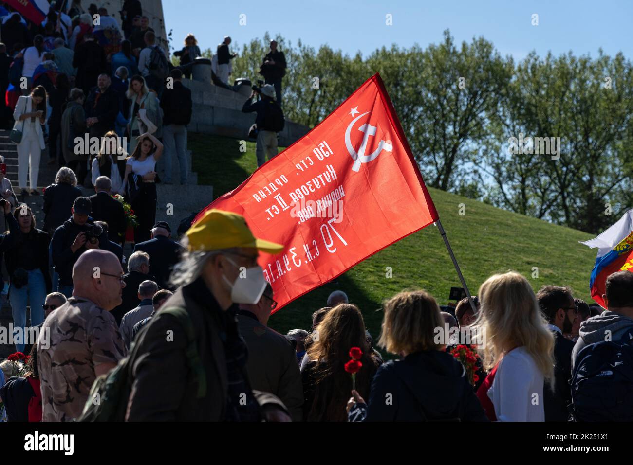 BERLIN - 09. MAI 2022: Tag des Sieges im Treptower Park. Gäste und ...