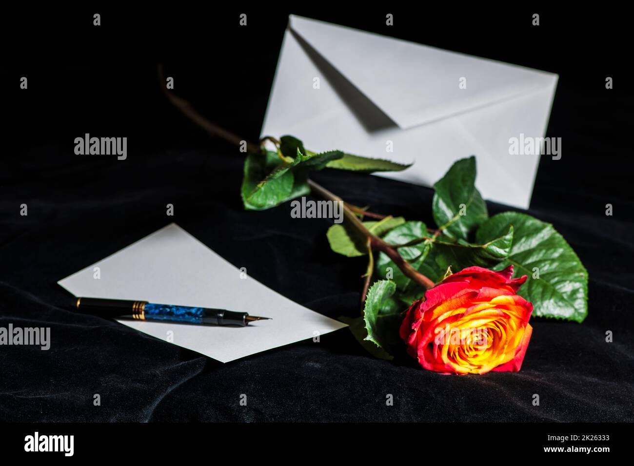 Feuriger brunnen -Fotos und -Bildmaterial in hoher Auflösung – Alamy