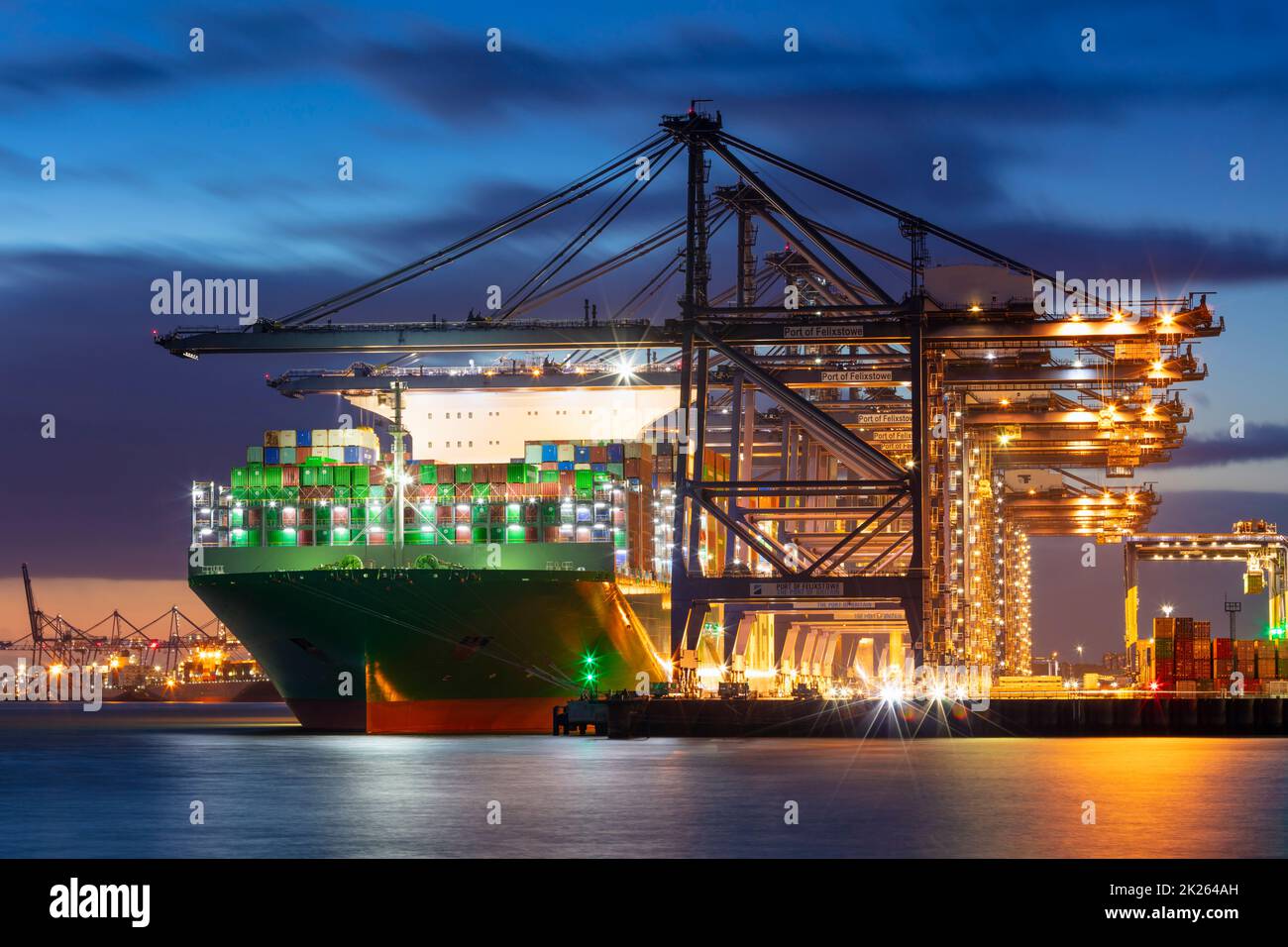 Containers ship loading -Fotos und -Bildmaterial in hoher Auflösung – Alamy