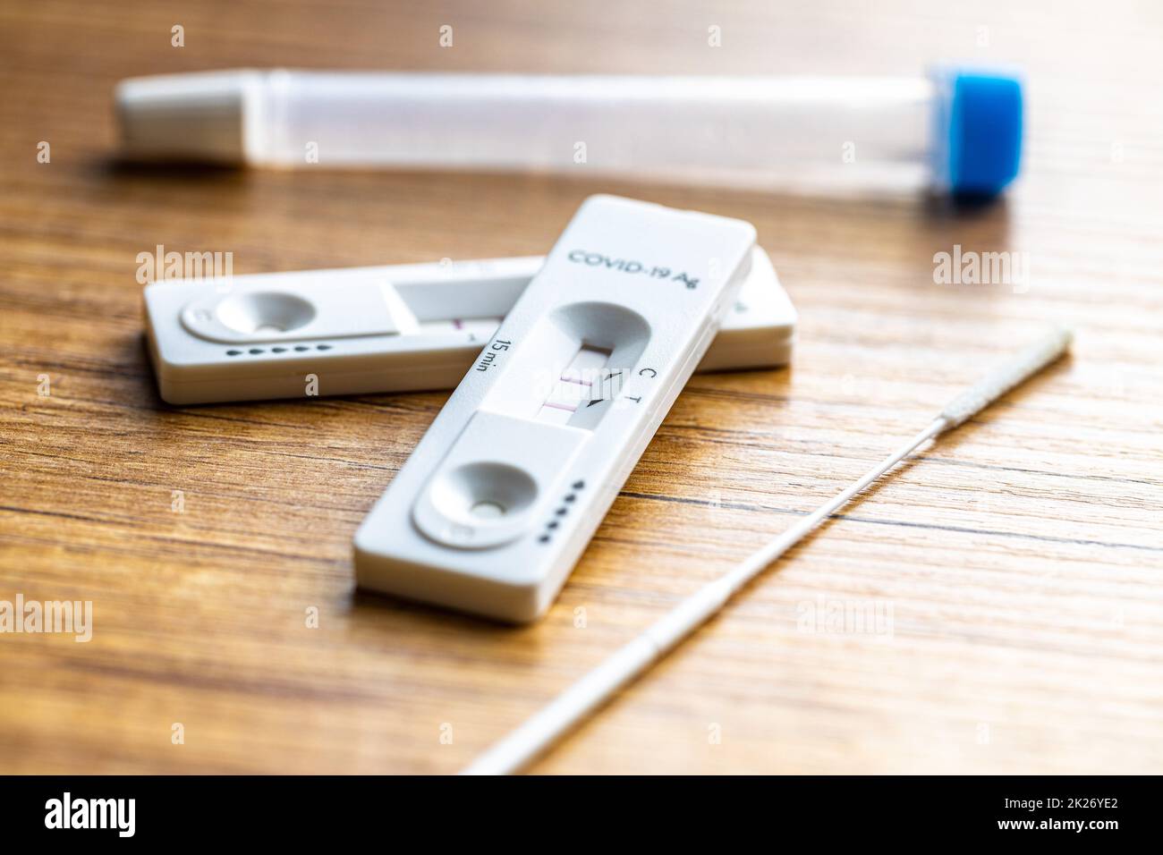 Positiver schnelltest -Fotos und -Bildmaterial in hoher Auflösung – Alamy