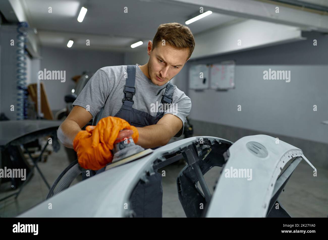 Removing old paint -Fotos und -Bildmaterial in hoher Auflösung – Alamy