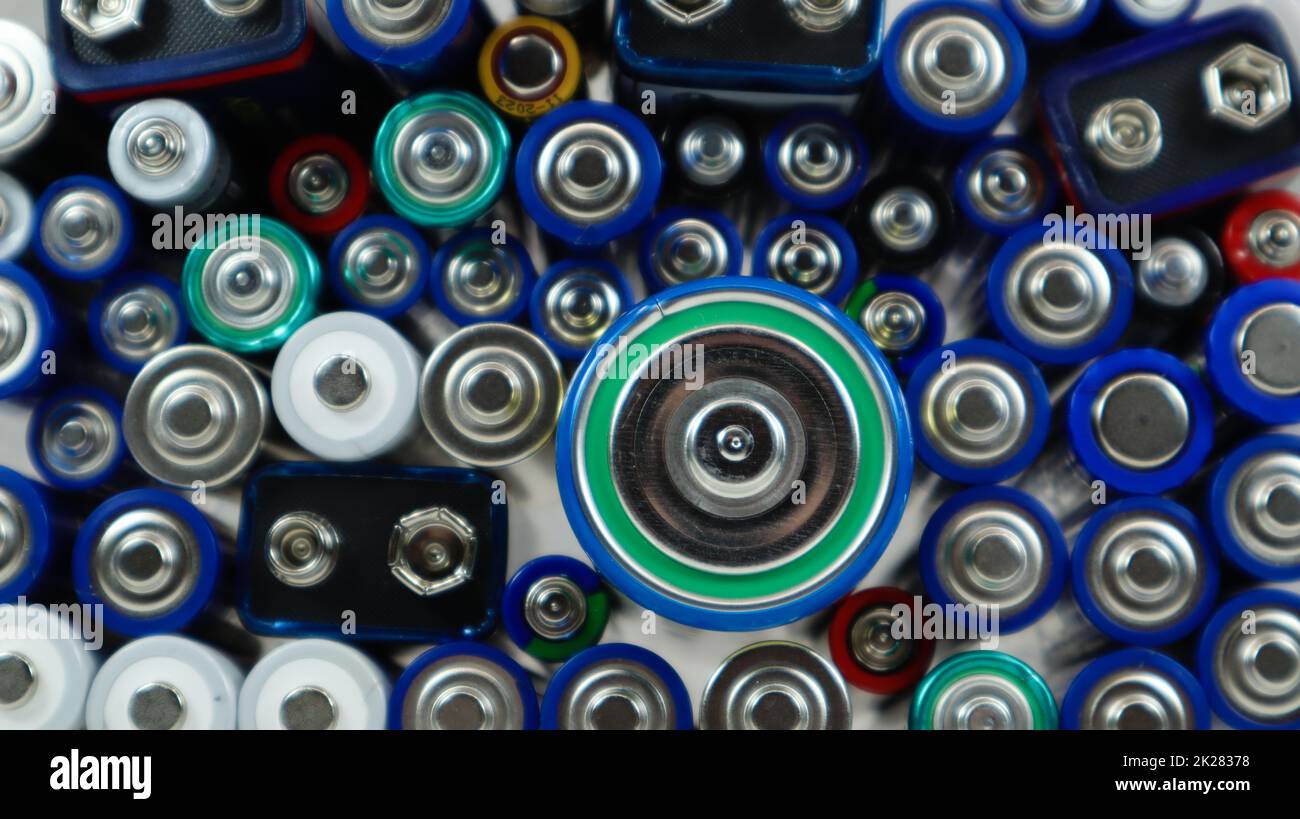 Viele gebrauchte Alkaline-Batterien Typ AA, AAA, PP3, D, C, Für ...