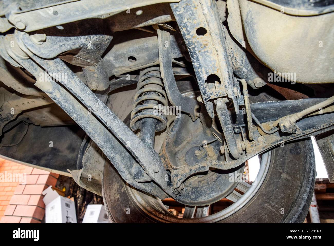 Unterseite eines autos -Fotos und -Bildmaterial in hoher Auflösung – Alamy