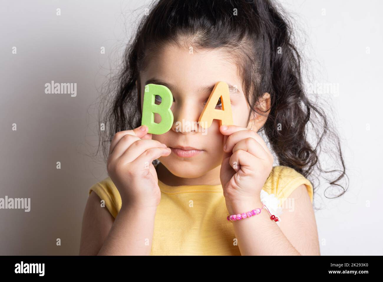 Font type alphabet letters kid -Fotos und -Bildmaterial in hoher Auflösung – Alamy