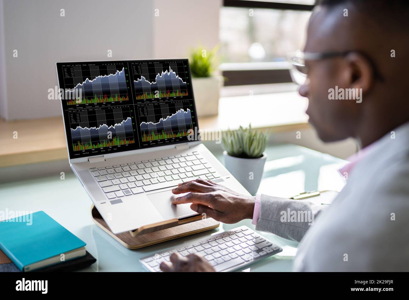 Man trading -Fotos und -Bildmaterial in hoher Auflösung – Alamy