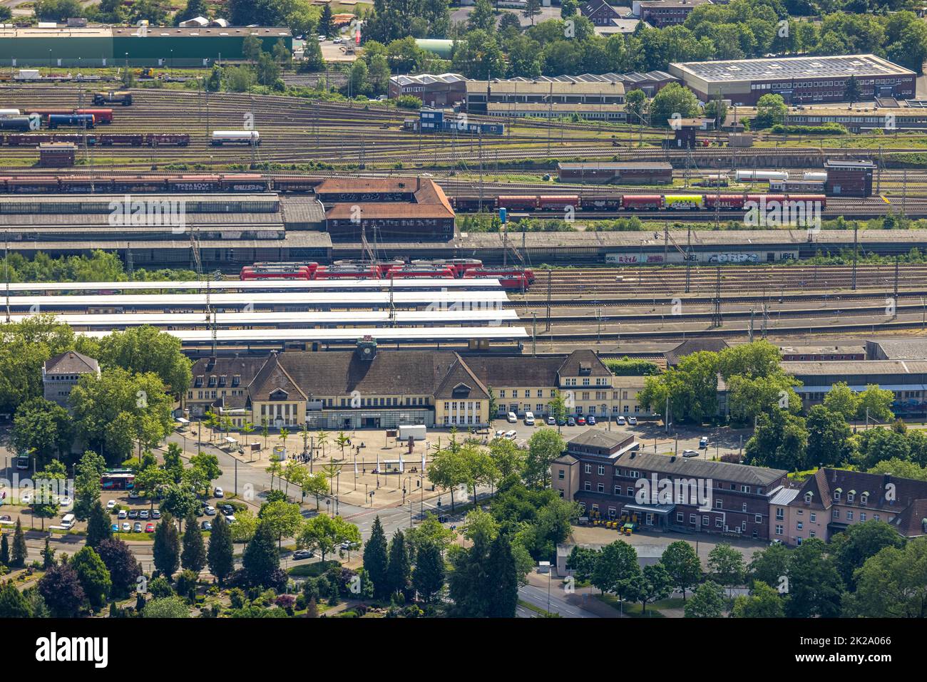 Luftbild, Wanne-Eickel Hbf, Bahnhofsgebäude und Bahnhofsvorplatz, Wanne ...