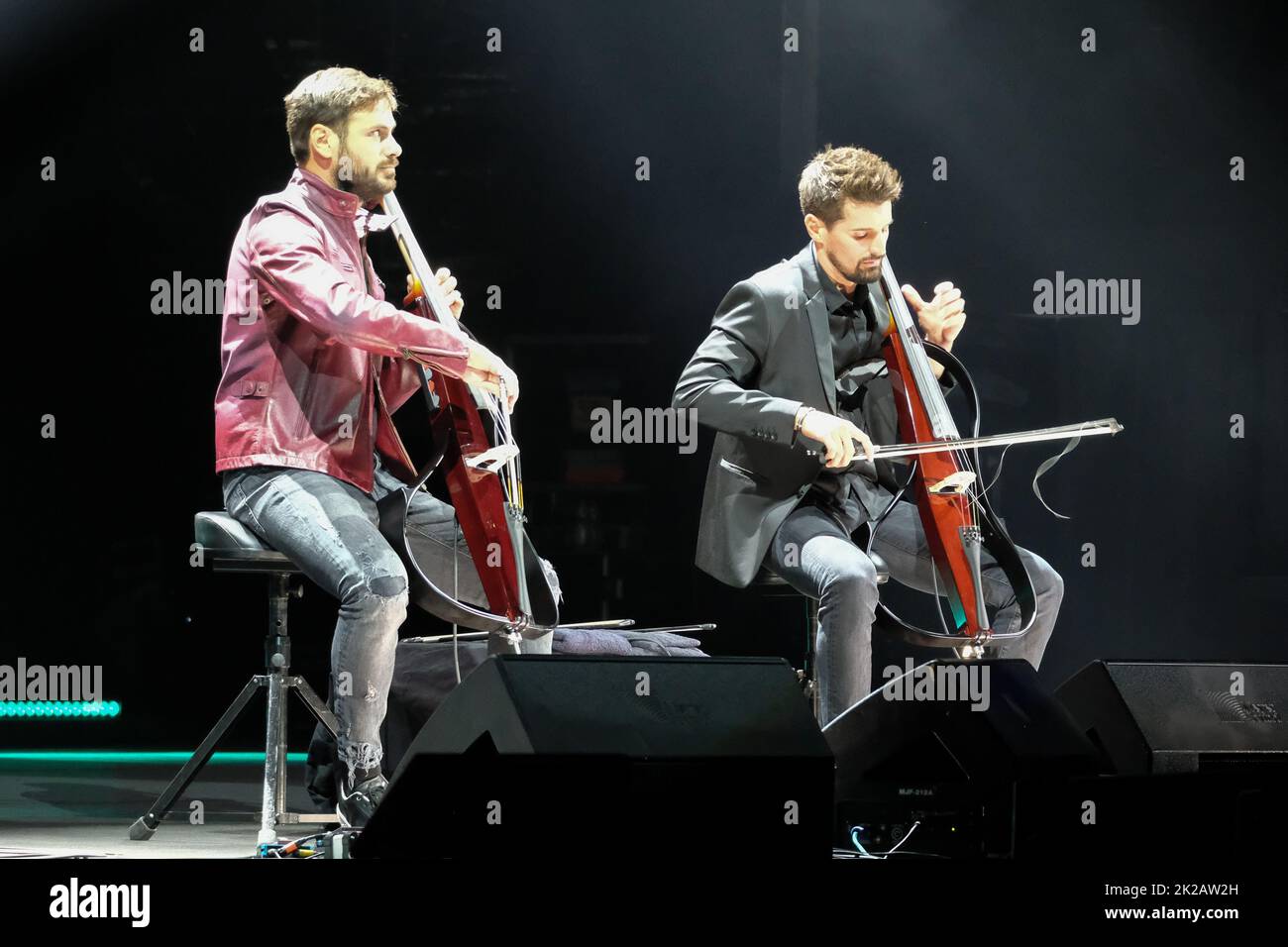 Die beiden Cellisten Luka Sulic und Stjepan Hauser kennen mit ihrem ...