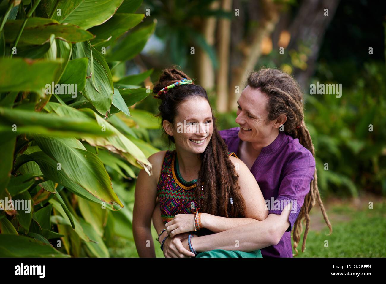 Erwachsenes hippie paar -Fotos und -Bildmaterial in hoher Auflösung – Alamy