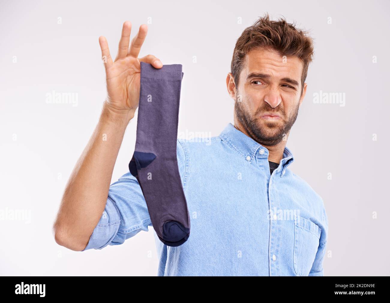 Smelling feet -Fotos und -Bildmaterial in hoher Auflösung – Alamy